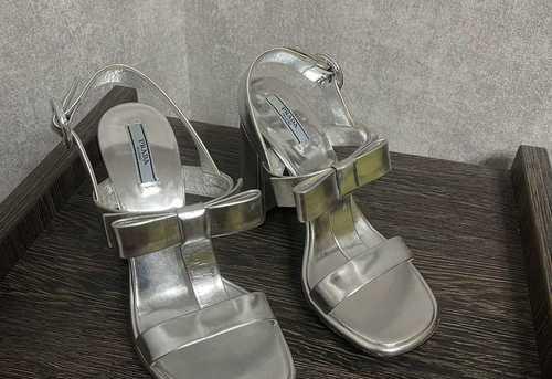 Туфли Prada на каблуке