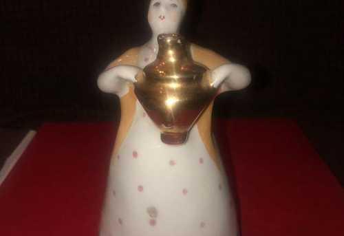 Фарфоровая статуэтка Девушка с самоваром Дулево
