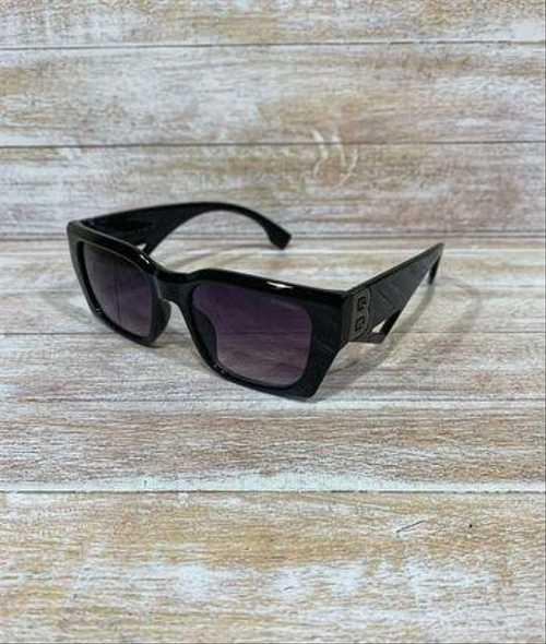 Солнцезащитные очки Burberry женские