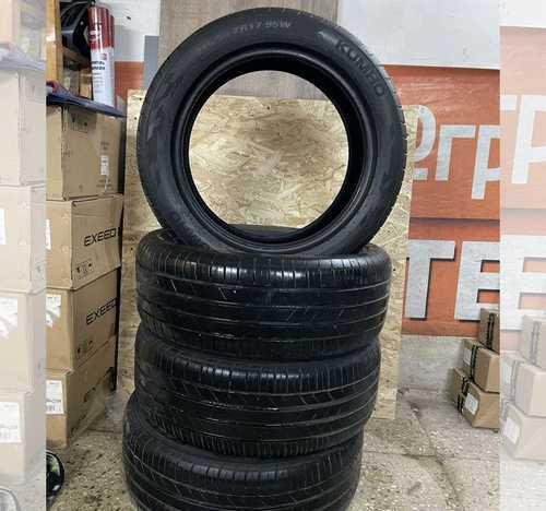 Kumho Ecsta HS52 215/50 R17 95W