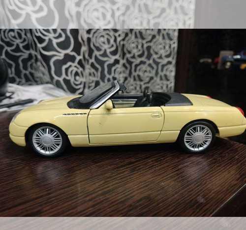 Модель автомобиля Ford Thunderbird 1:24