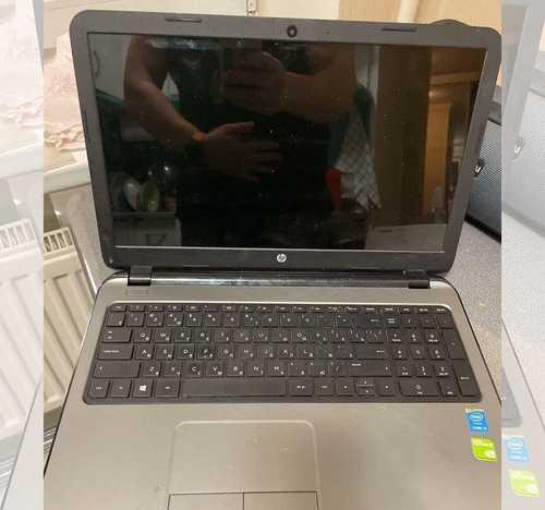 HP Notebook - 15-r255ur