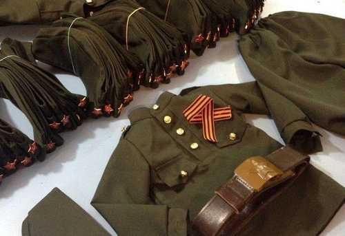 Военная форма, ремень, звёзды, шлем танкиста