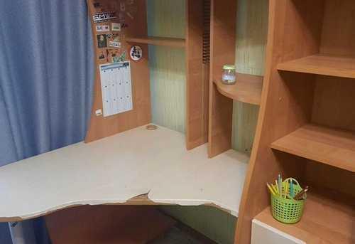 Уголок школьника стол со шкафчиками