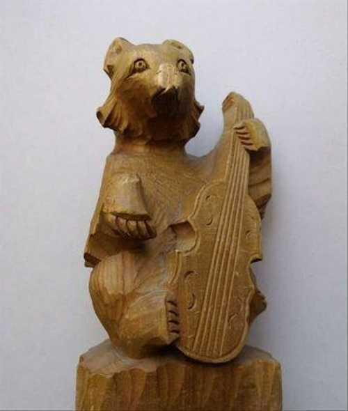 Деревянная фигурка медведь с контрабасом
