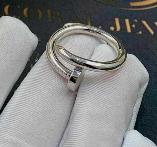 Золотое кольцо Cartier Juste un Clou