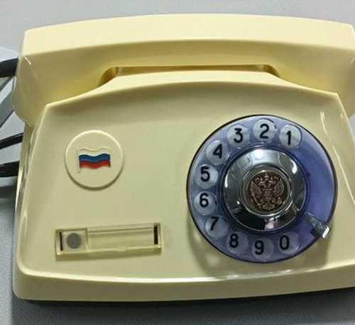 Станционный телефон с российским гербом
