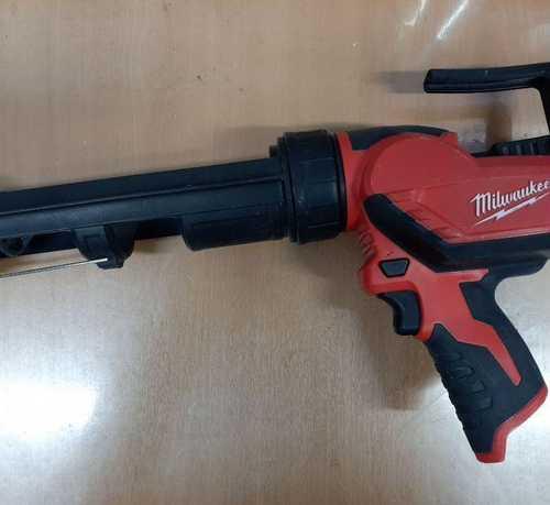 Клеевой пистолет Milwaukee M12 PCG/310C-0