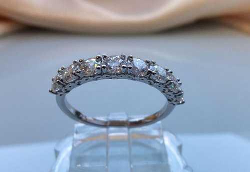 Женское кольцо с бриллиантами