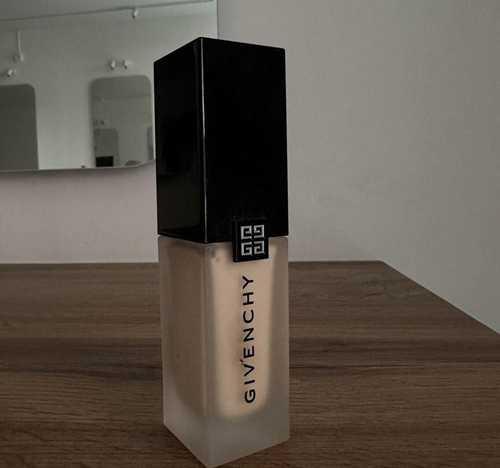 Тональный крем givenchy prisme libre matte