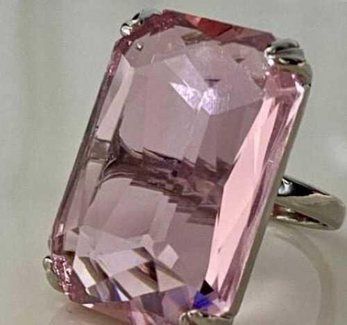 Кольцо с крупным кристаллом стиль Swarovski