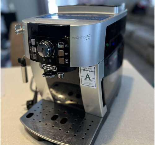 Кофемашина delonghi magnifica s