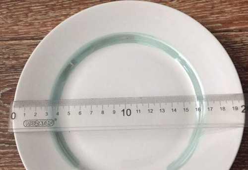 12 плоских тарелок, диаметр 20 см