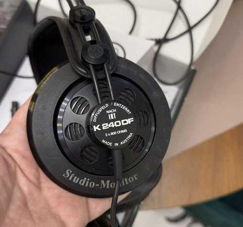 Студийные наушники AKG K240DF