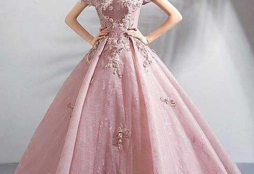 Розовое расшитое со спущенными плечами платье