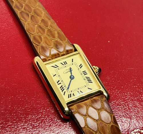 Часы cartier tank