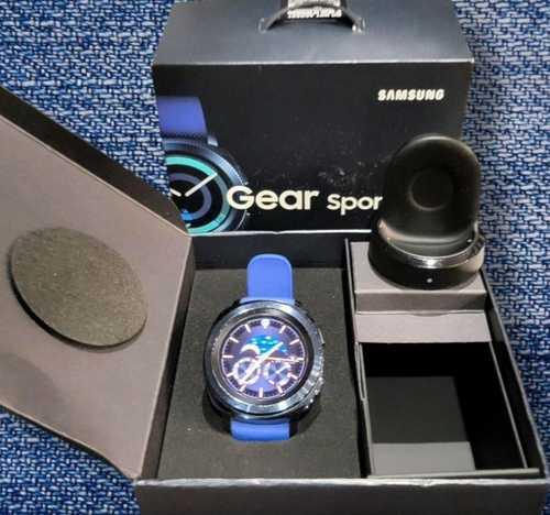 Смарт-часы Samsung Gear Sport