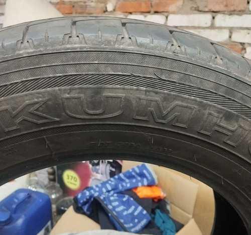 Kumho 722 235/65 R17 104