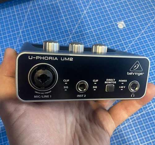 Звуковая карта Behringer U-phoria UM2