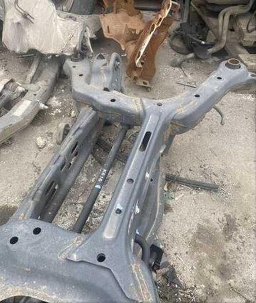 Задний подрамник Honda Elysion