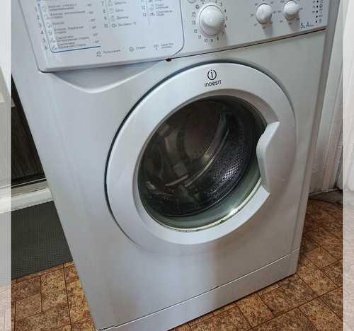 Стиральная машина Indesit iwsb 5105 (белая, узкая)