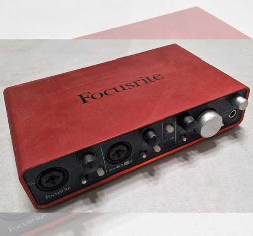 Звуковая карта Focusrite 2i4