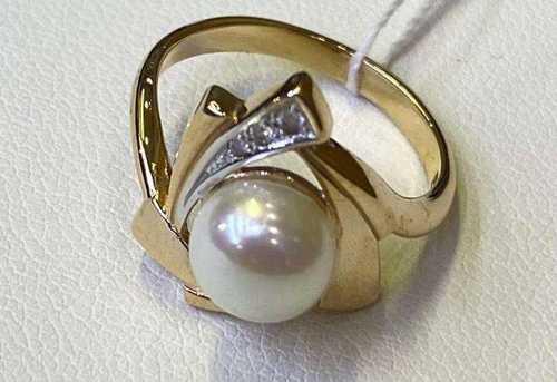 Золотое кольцо с жемчугом и фианитами размер 16,5