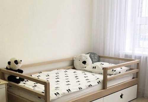 Классическая кровать из массива для ребенка