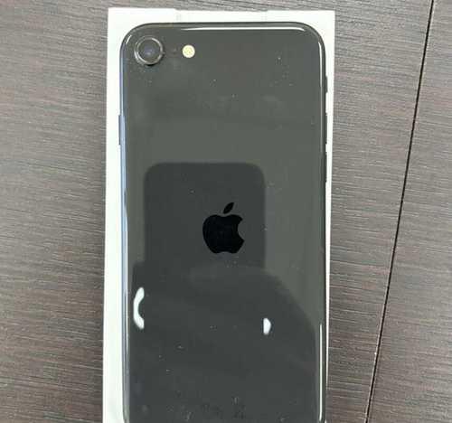 iPhone SE, 64 ГБ