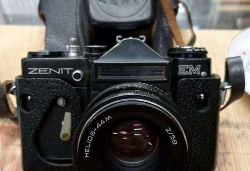 Плёночный фотоаппарат Зенит-ем