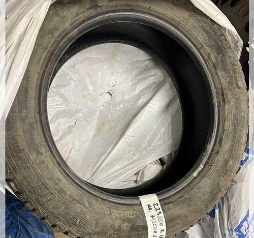 Michelin X-Ice North 4 225/60 R18