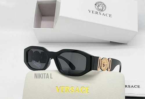 Солнцезащитные очки Versace