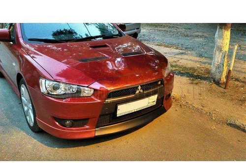 Вставка Спорт 2.0 между клыками lancer X