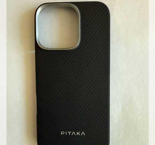 Чехол на iPhone 16 pro pitaka