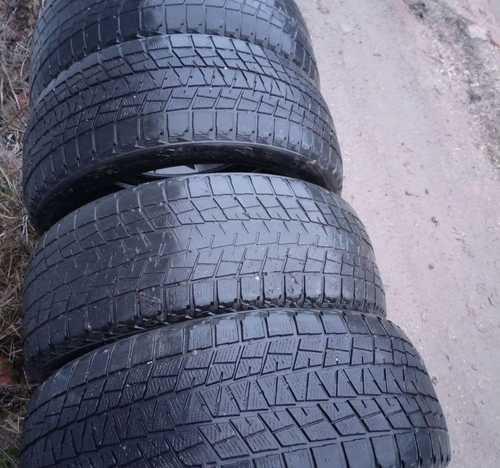 Bridgestone Blizzak DM-V1 275/50 R22