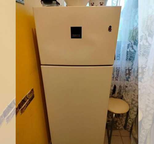 Холодильник Zanussi ZRT24100WA