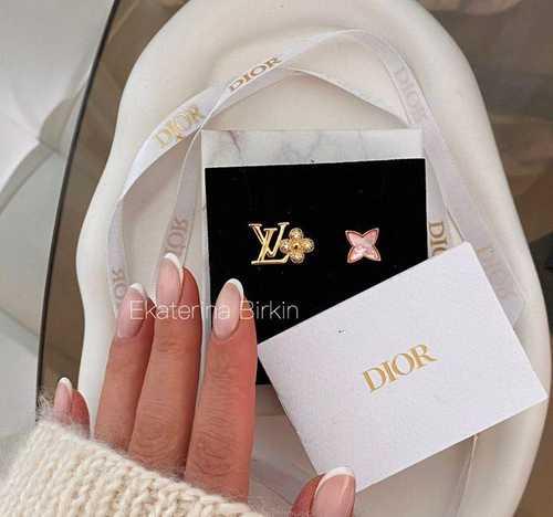 Серьги louis vuitton розовый мотив ассиметричные