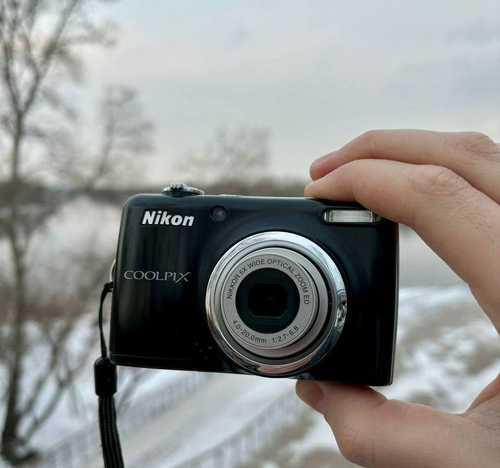 Винтажный фотоаппарат Nikon y2k мыльница