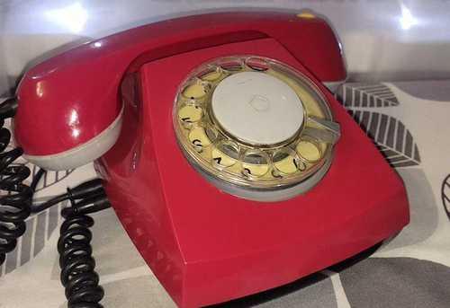 Красный телефон дисковый