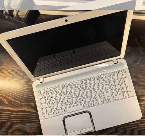 Ноутбук Toshiba Satellite L850-DLW 15.6