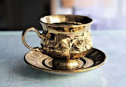 Чашка с блюдцем золотая с объемной красивой лепнин