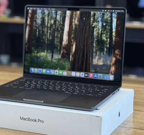 Macbook pro 14 2023 M3 Pro новый 12 циклов