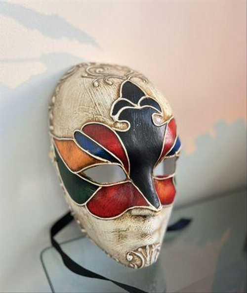 Настоящая венецианская маска с подписью мастера