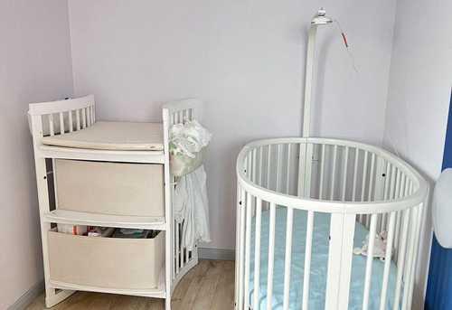 Кровать и пеленальный столик stokke