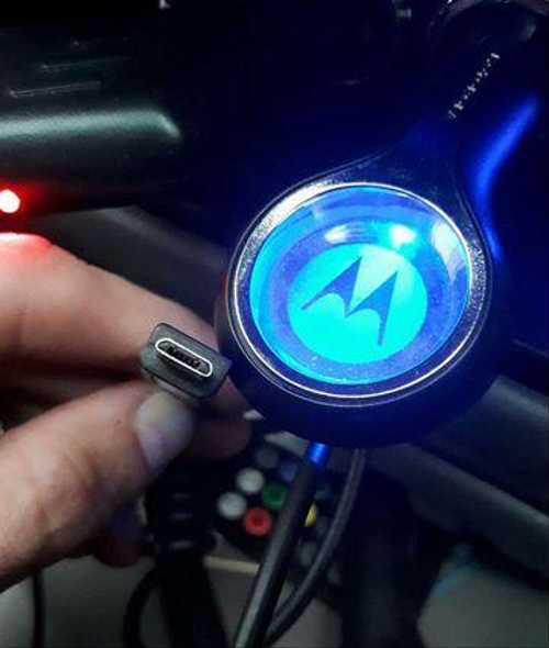Автомобильный зарядник motorolla