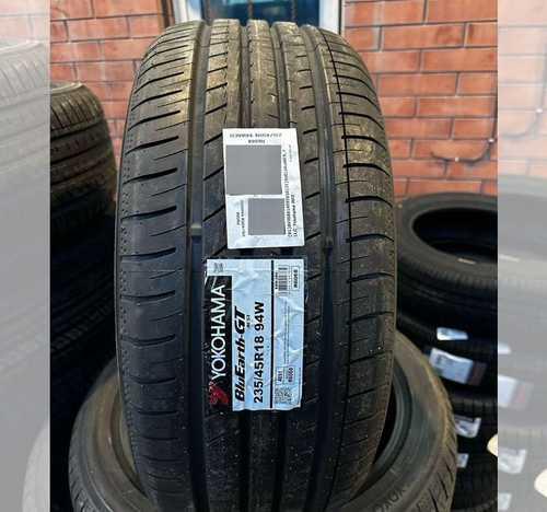 Yokohama BluEarth AE51 235/45 R18 94W