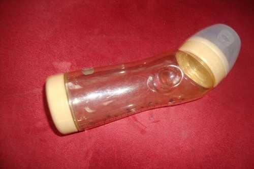 Бутылочка пластиковая угловая chicco