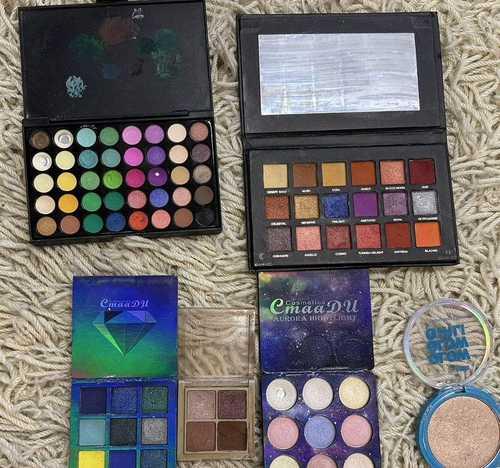 Палетки теней huda beauty, beauty bomb