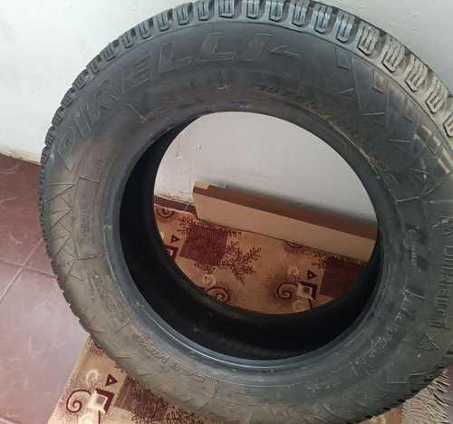 Pirelli Carrier Winter 215/65 R16 98T