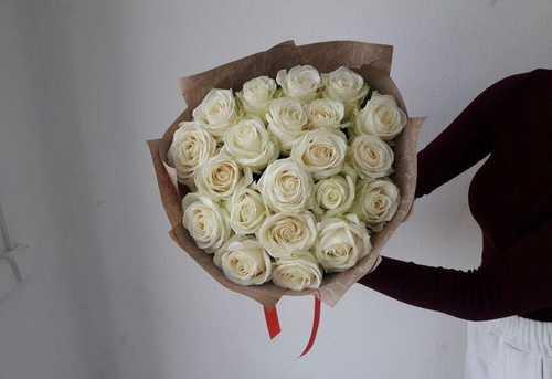 25 белых роз с доставкой в подарок